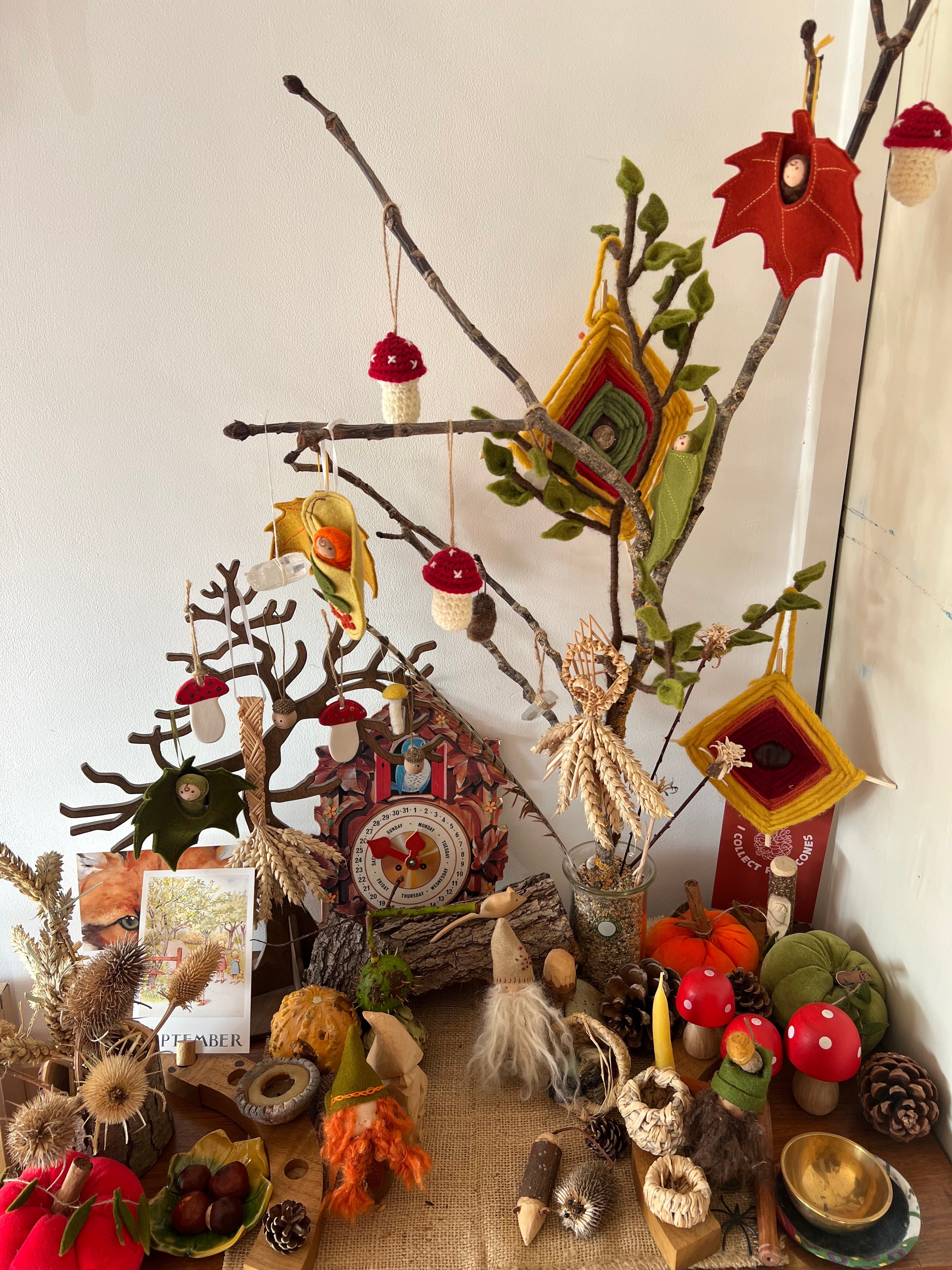 Marking the seasons : an Autumn gnome garden – Polly had a Dolly